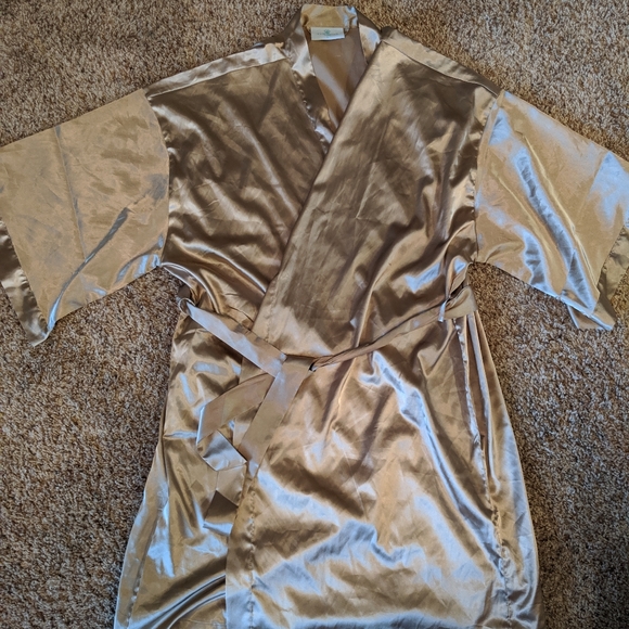 Intimates & Sleepwear | Gold Silky Robe Size Large | Poshmark